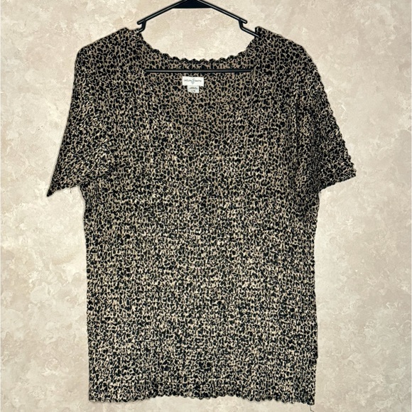 Jaclyn Smith | Tops | Scrunchy Texture Cheetah Print Blouse | Poshmark